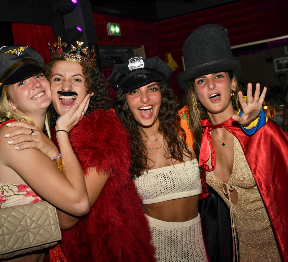 Le Ti St Barth Official / Cabaret Club & Restaurant St Barth