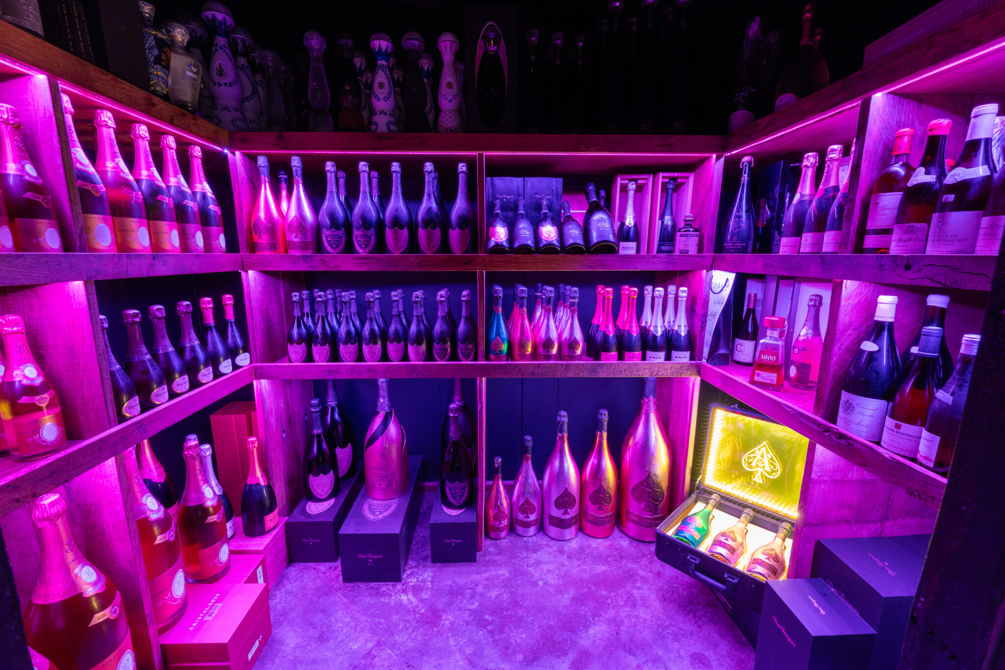 Le Ti St Barth Official / Cabaret Club & Restaurant St Barth